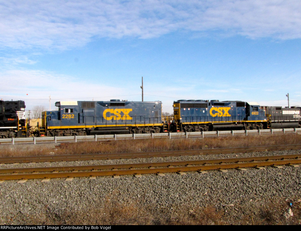 CSX 2282 and 6922